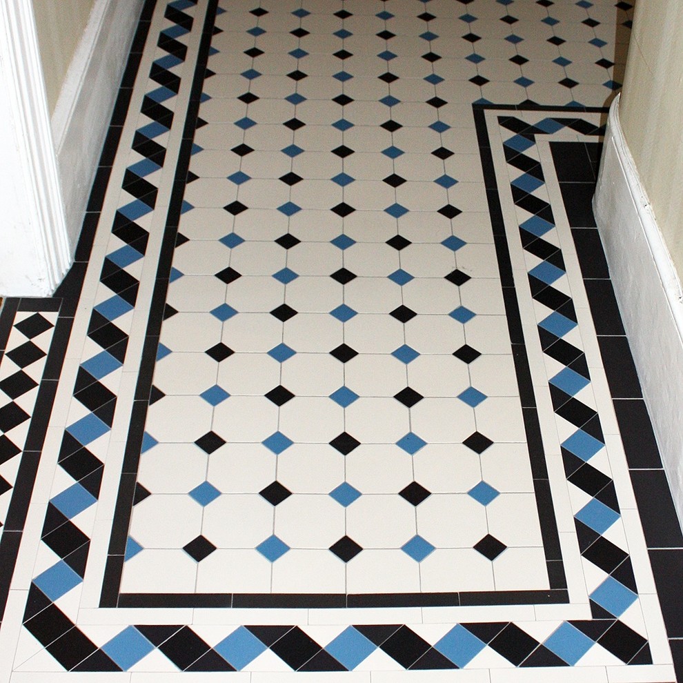 Hallway with Reproduction Victorian Floor Tiles - Victorien - Couloir ...