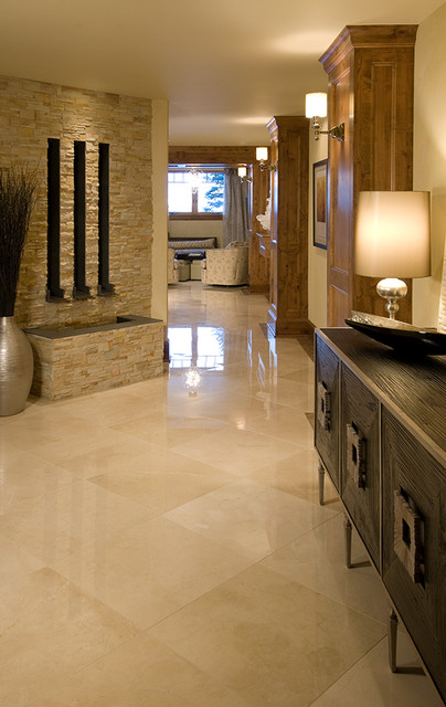 Unused Lower Level Turned Spa! - Moderne - Couloir - Denver - par Rumor ...