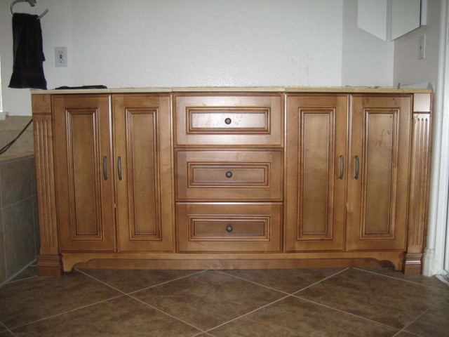 Vanities with bracket feet and fluted column - Classique - Couloir ...