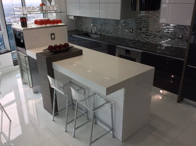 Hidden Bar - Modern - Home Bar - Toronto - by SVEA KITCHENS | Houzz UK