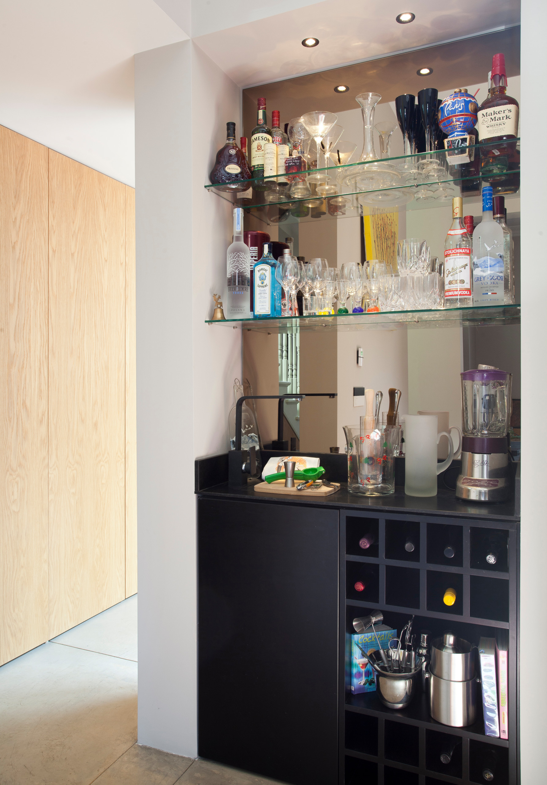 Modern Mini Bar Counter Designs For Home