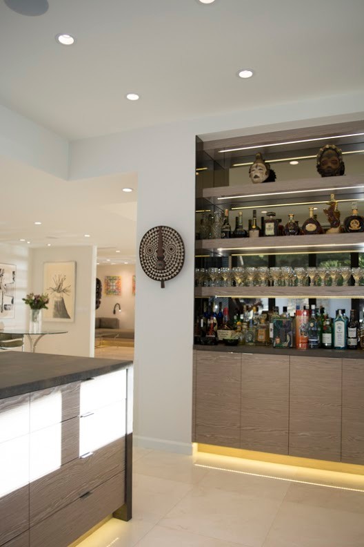 Loma Vista Beverly Hills - Modern - Home Bar - Los Angeles - by Haya ...