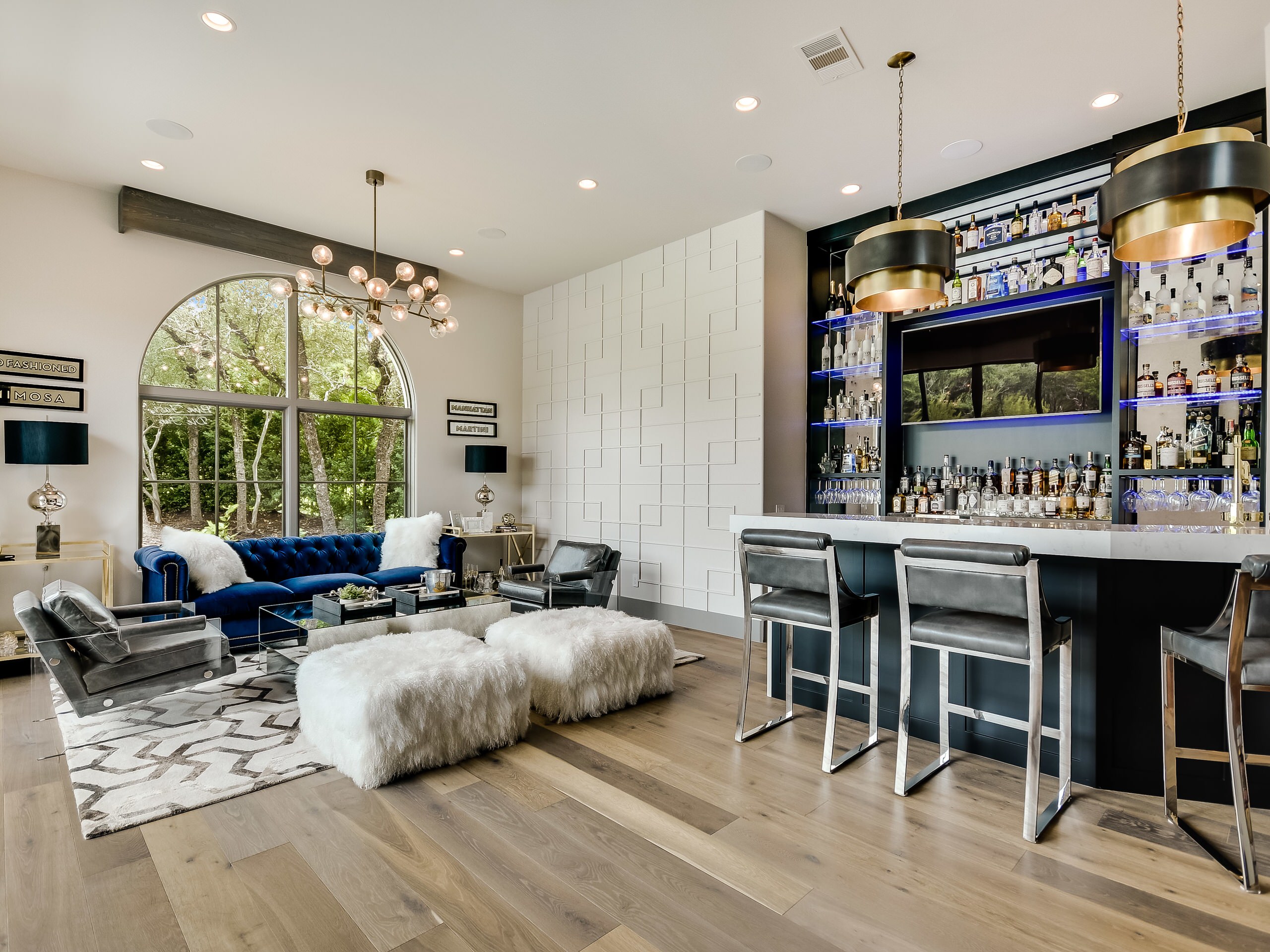 Mediterranean Home Bar Design