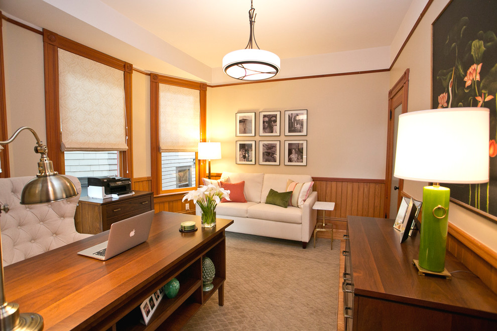 Functional and Feminine Home Office - Klassisch - Arbeitszimmer ...