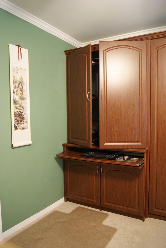 Home Offices | SpaceManager Closets - Traditional - Home Office ...