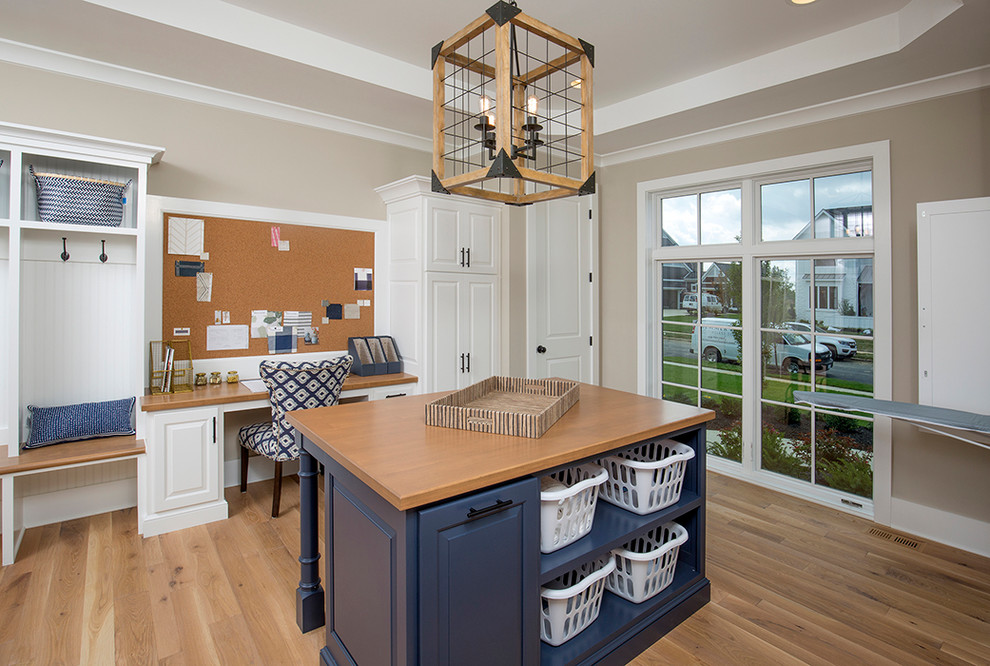 Memmer Custom Homes (Parade of Homes) - Farmhouse - Home Office ...