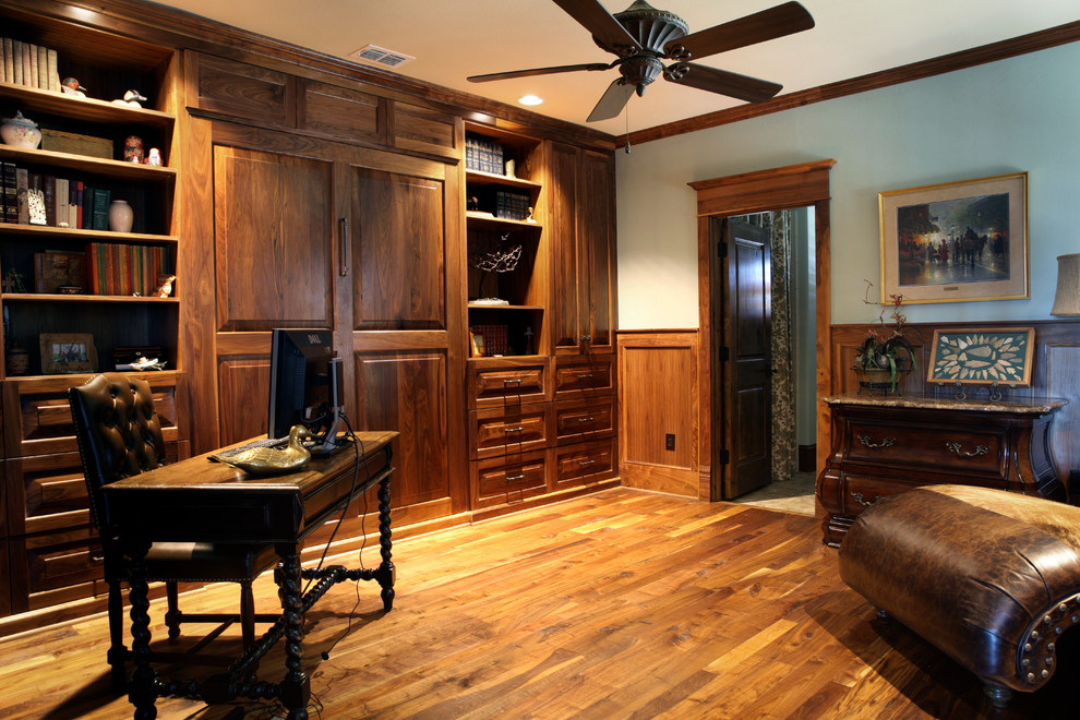 Rustic Lodge - Rustic - Home Office - Dallas - by Kent Key Custom Homes ...