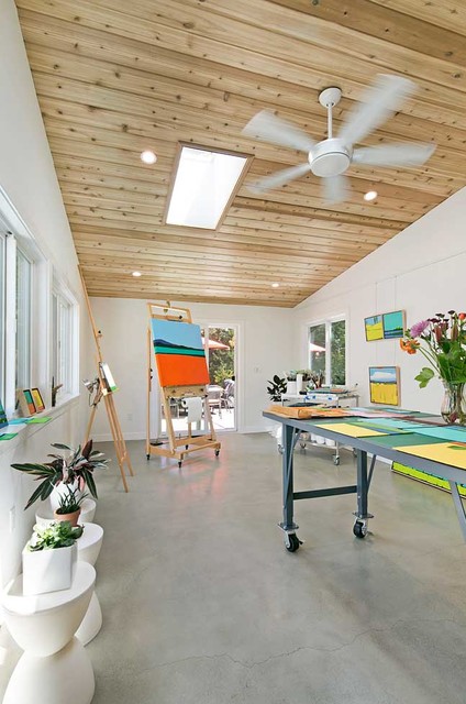 Art Studio with a V-Rustic Cedar Ceiling - Scandinavo - Studio - San ...