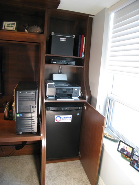 serious home office-man cave and spare room all in one - Bureau à ...