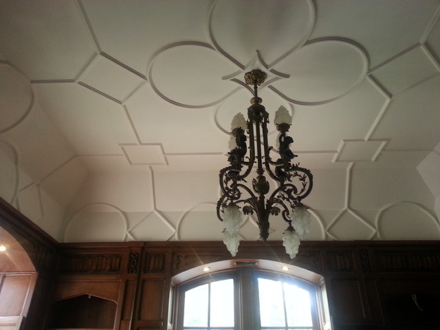 Tudor Library Ceiling Northside Dr - Classique - Bureau à domicile ...
