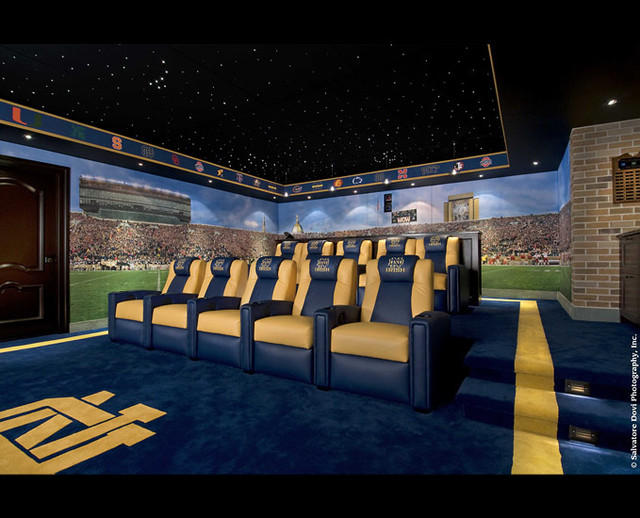 Football Stadium Themed Custom Theatre - Minimalistisch - Heimkino ...