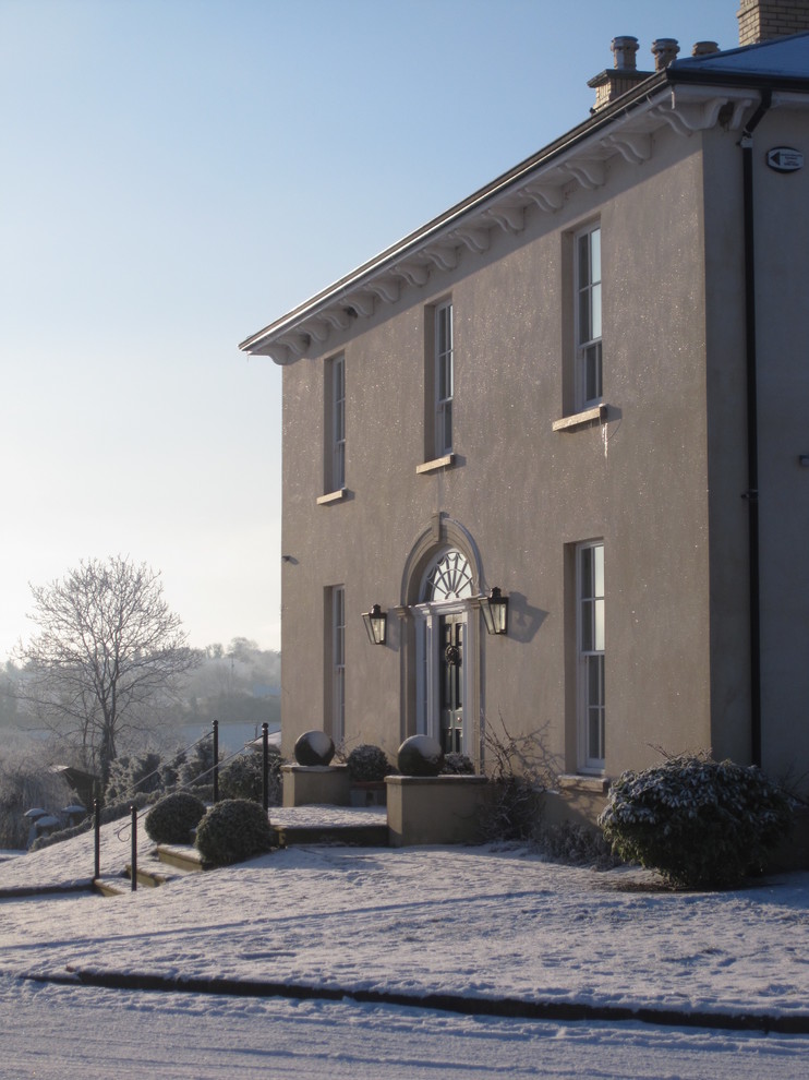 A FROSTY MORNING AT THIS NEO-GEORGIAN COUNTRY HOUSE SET IN AN IDYLLIC ...