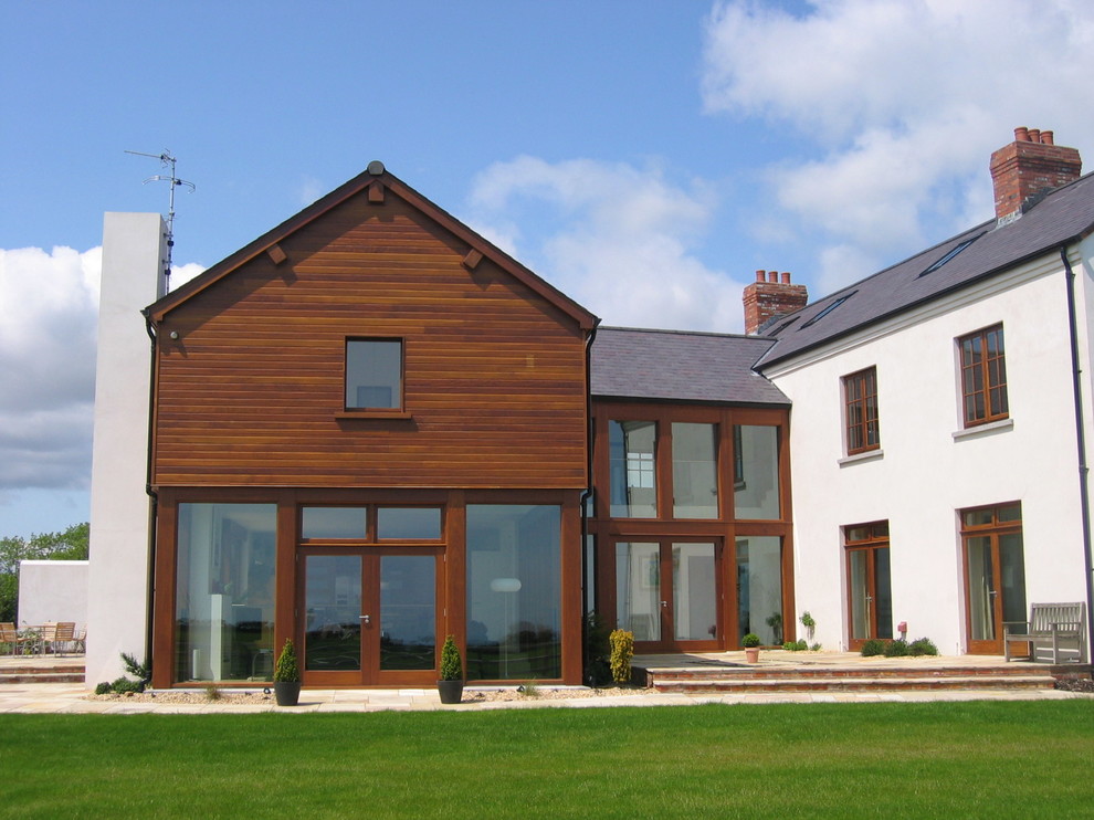 A Modern Take on the Traditional Farmstead Form with Timber Clad 'Barn ...