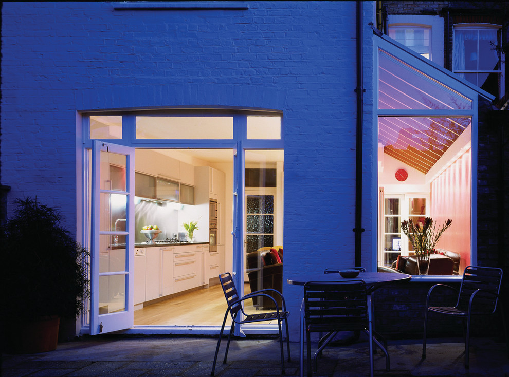 Classic side return extension - Contemporary - House Exterior - Surrey ...