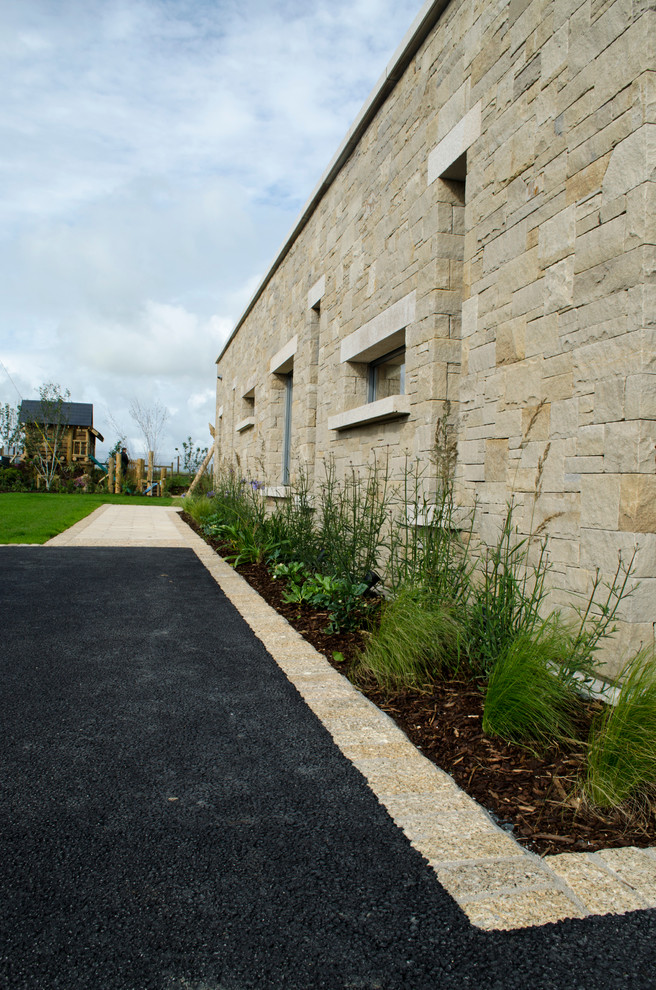 Contemporary Landscape Design - Feature Wall Planting - Modern ...