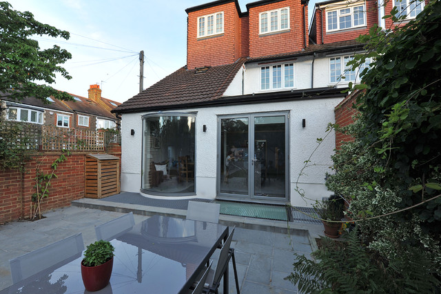 Curved glass window 'zing' adds to terraced property - Contemporary ...