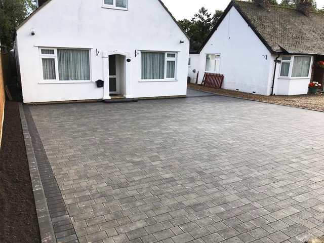 L Shaped Block Paved Driveway - Classico - Facciata - Oxfordshire - di ...