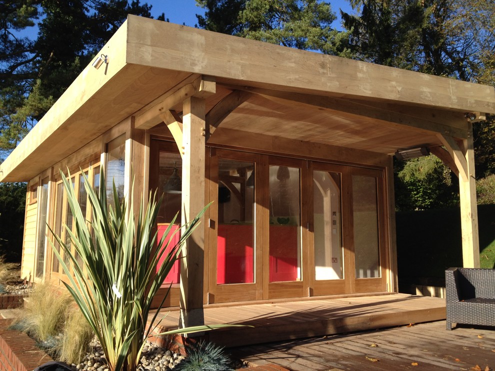 OAK FRAME POOL HOUSE - Contemporary - House Exterior - London - by E ...