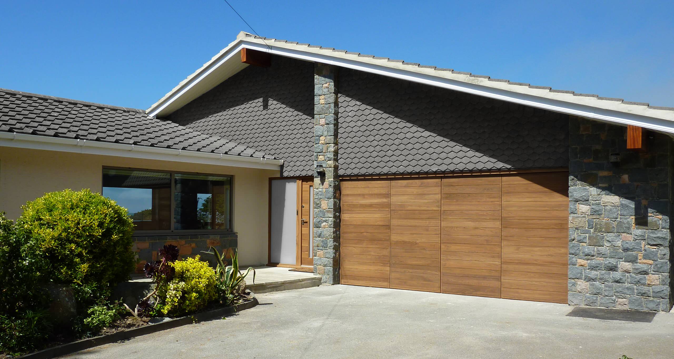10 Ideas for Front Gardens That Sneak in a Parking Space | Houzz UK