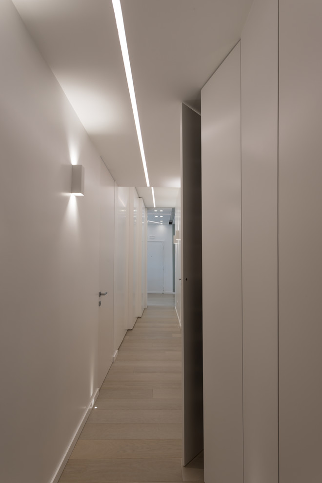 Casa "FG" bianco scolpito - Contemporaneo - Corridoio - Roma - di ...