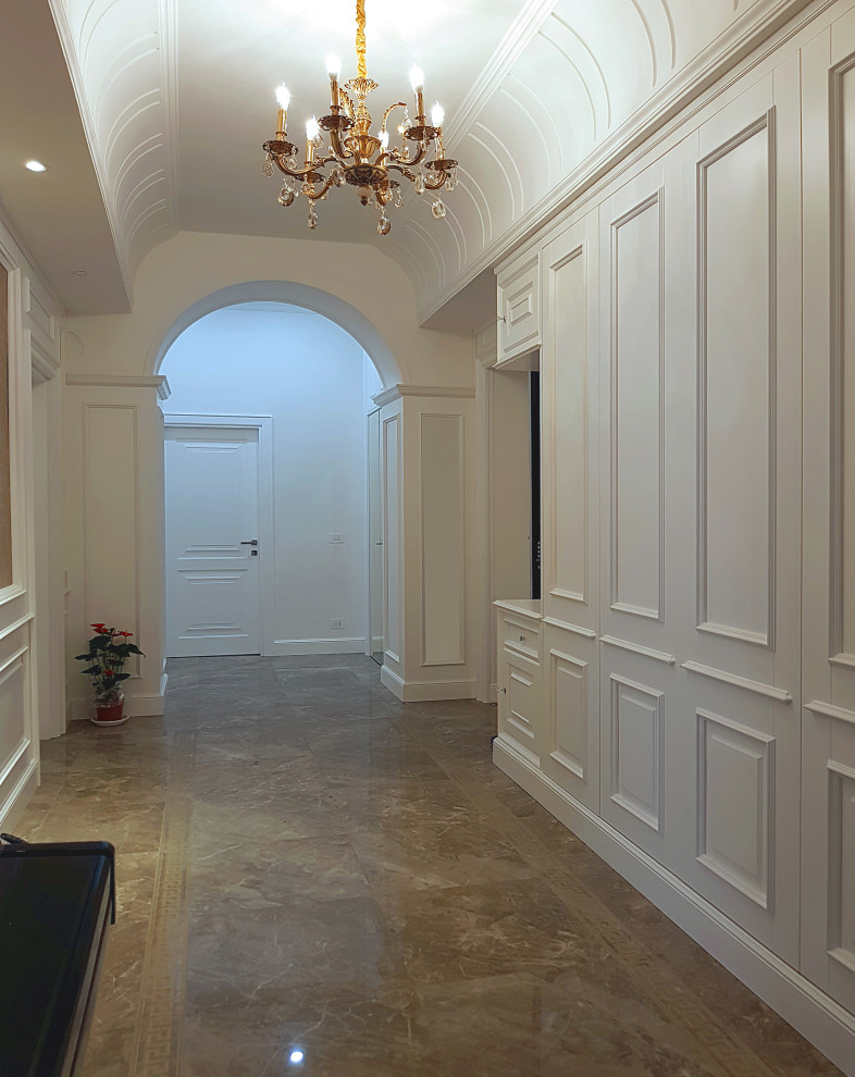 Ingresso con boiserie classiche - Traditional - Entry - Rome - by Lo ...