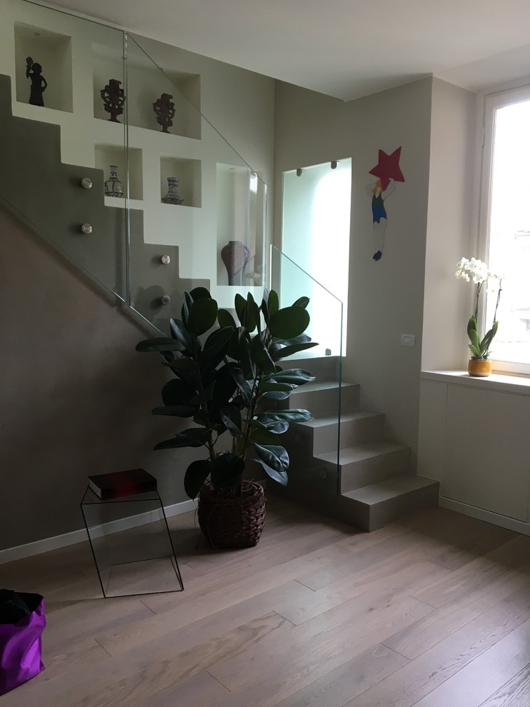 Ingresso con scala di accesso alla mansarda - Contemporain - Entrée ...