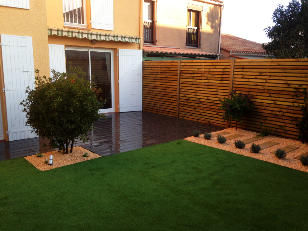 Aménagement d'un jardin avec terrasse en bois composite et gazon ...