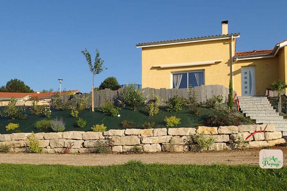 Enrochement aménagement talus - Transitional - Landscape - Lyon - by ...