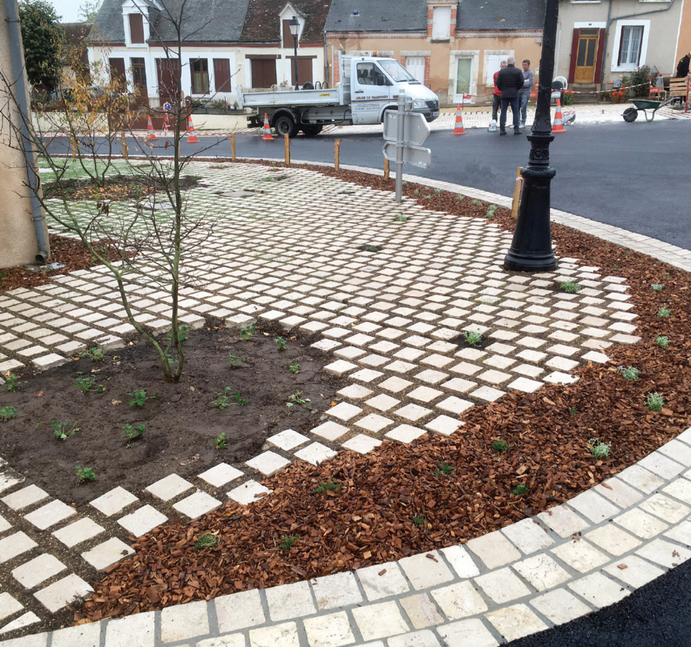 Valorisation d'un coeur de village, aménagement des espaces publics - Contemporain - Jardin ...