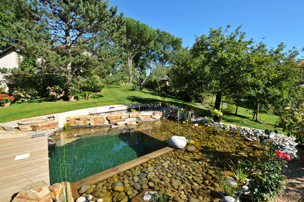 Zone de baignade dans un bassin naturel - Farmhouse - Landscape ...