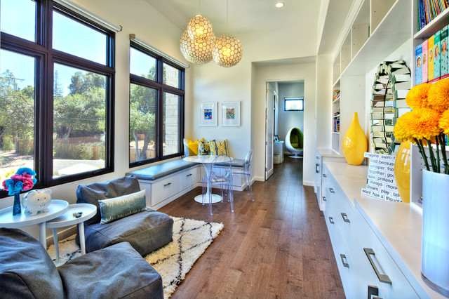 Teen girls' common area between their bedrooms. - Contemporain ...