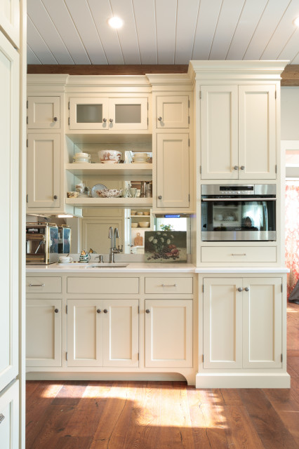 1900s Farmhouse Cabinetry