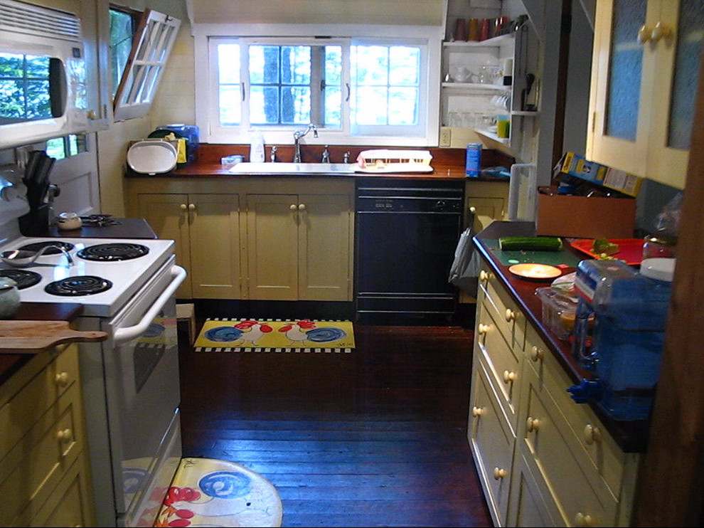 1920 "GRANNY'S COTTAGE" PERIOD KITCHEN - Beach Style - Kitchen ...