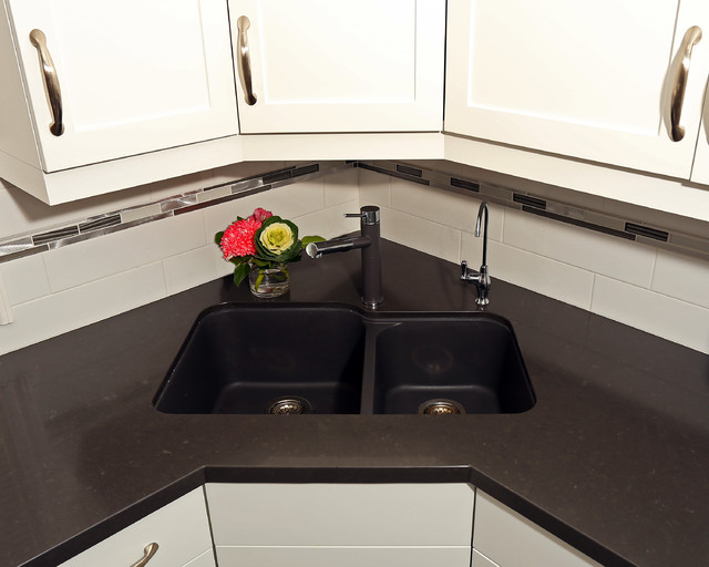 A Beautiful & Bright Port Hope Kitchen with Recovered Space ...