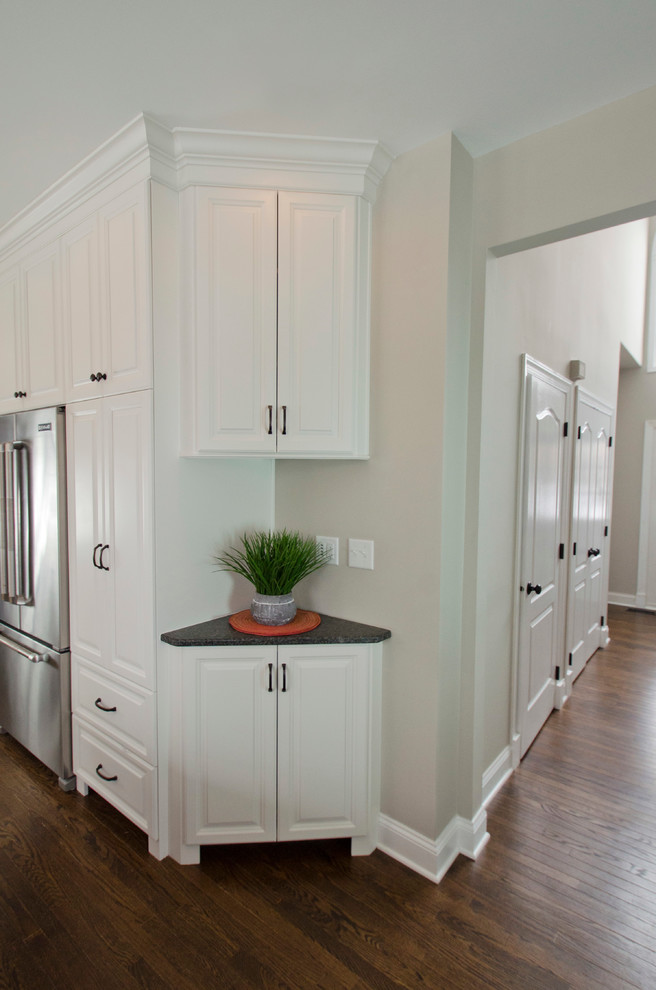 A Classic White Kitchen for the Hewitts - Traditional - Kitchen ...