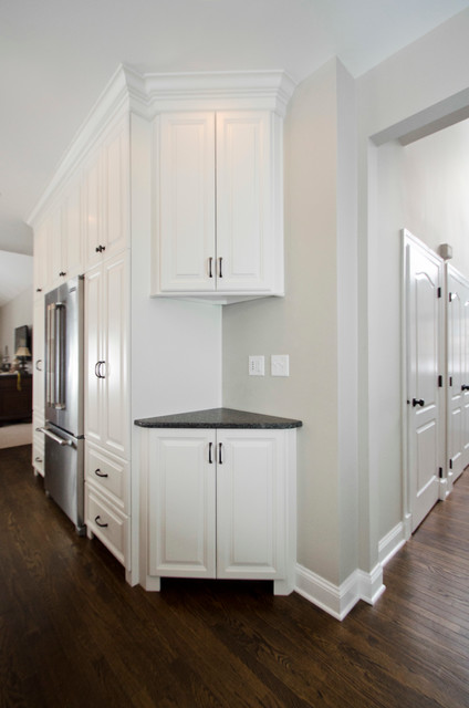 A Classic White Kitchen for the Hewitts - Classique - Cuisine ...