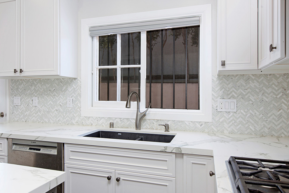 A face lift for a bungalow built in 1968 - Classique Chic - Cuisine ...