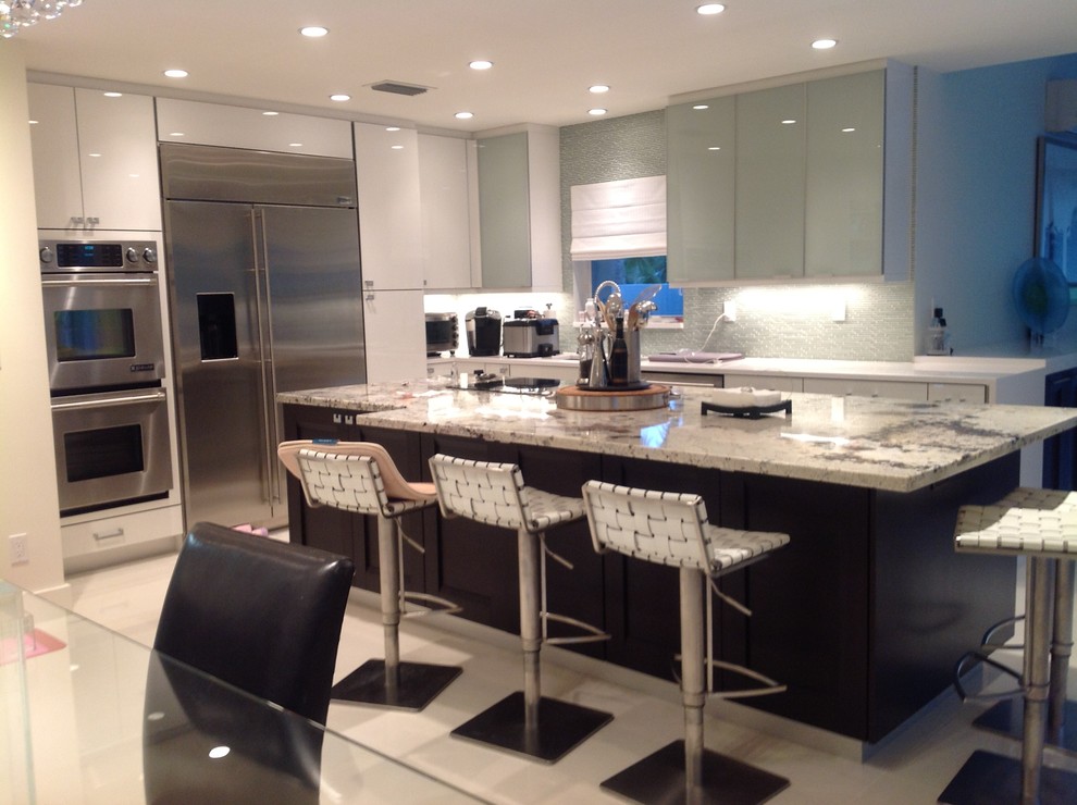 A mix of colors and textures - Contemporary - Kitchen - Miami - by Boca ...