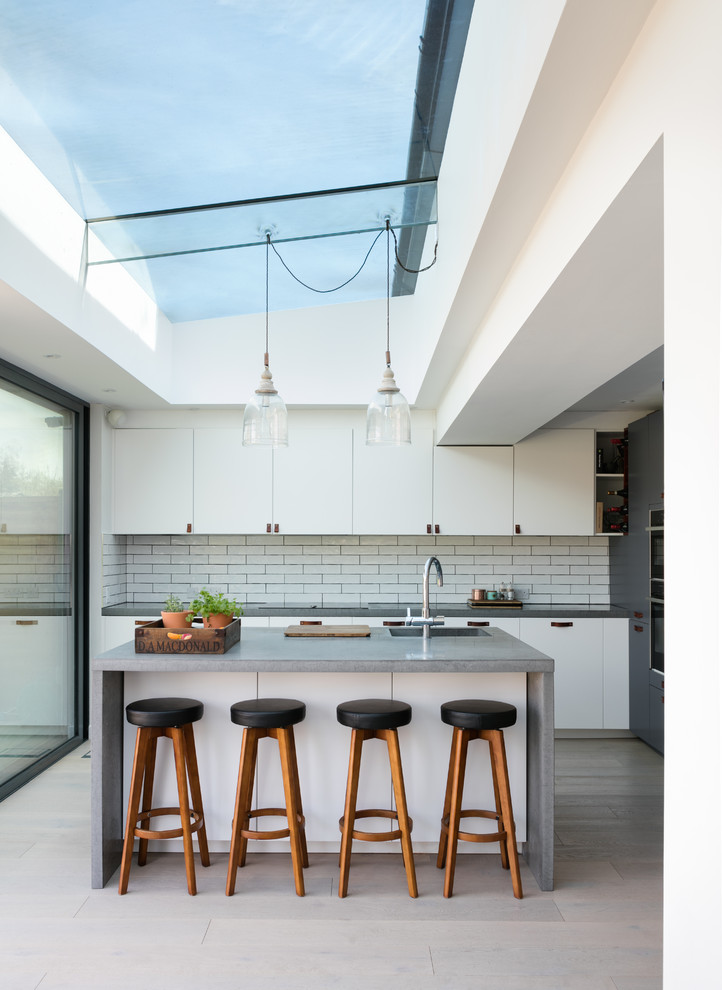 A modern light kitchen - Contemporary - Kitchen - London - by Decology ...
