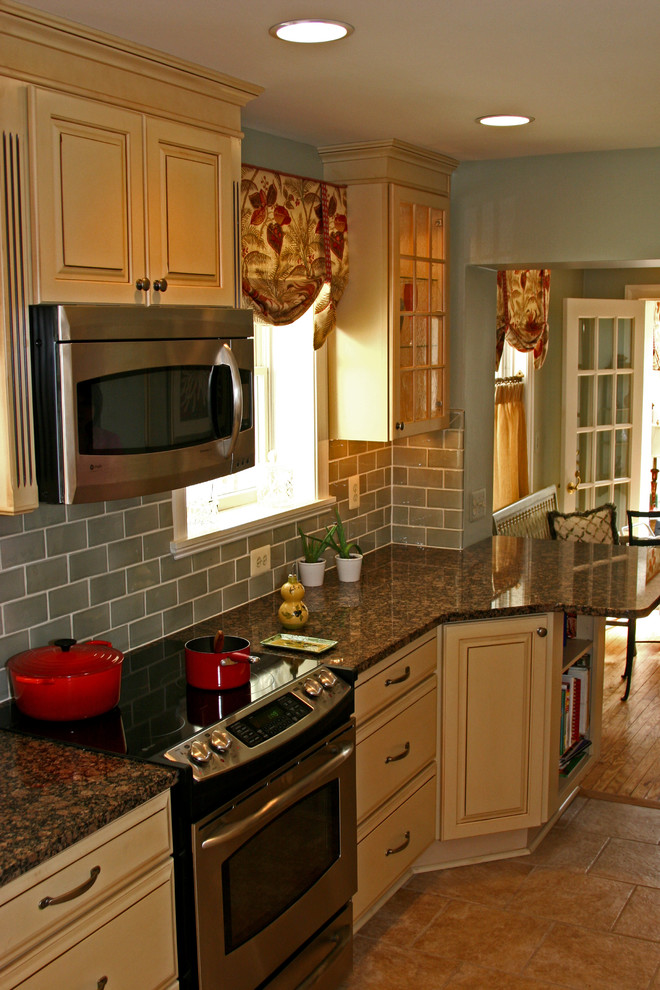 A Small beautiful Row House Kitchen - Traditional - Kitchen - Baltimore ...
