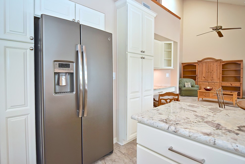 A Sophisticated Kitchen with an Open Plan // Bradenton - Traditional ...