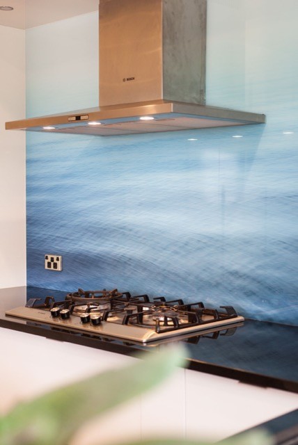A splashback statement - Contemporary - Kitchen - Auckland - by Spin ...
