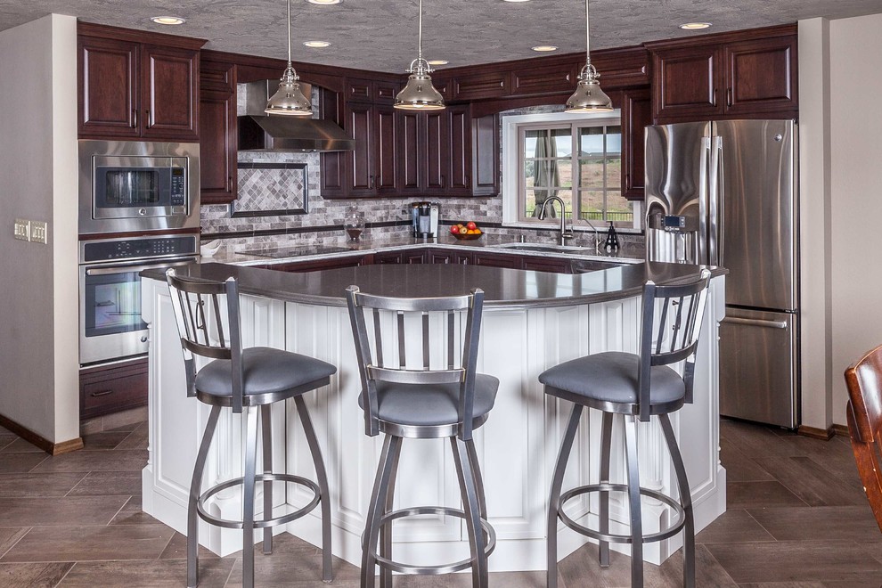 A Split-Level Great Room - Classique - Cuisine - Seattle - par McKenzie ...