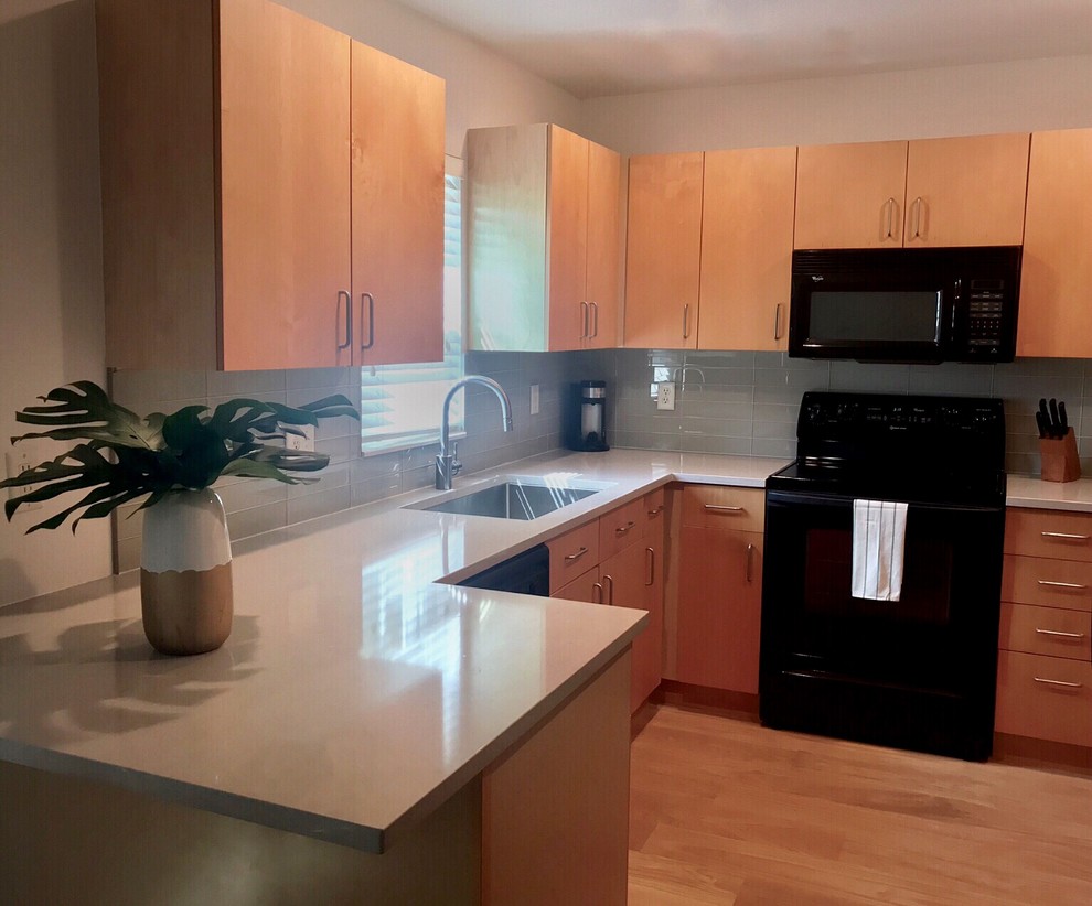 A Step Up! - Modern - Kitchen - Tampa - by Tweak Your Space | Houzz
