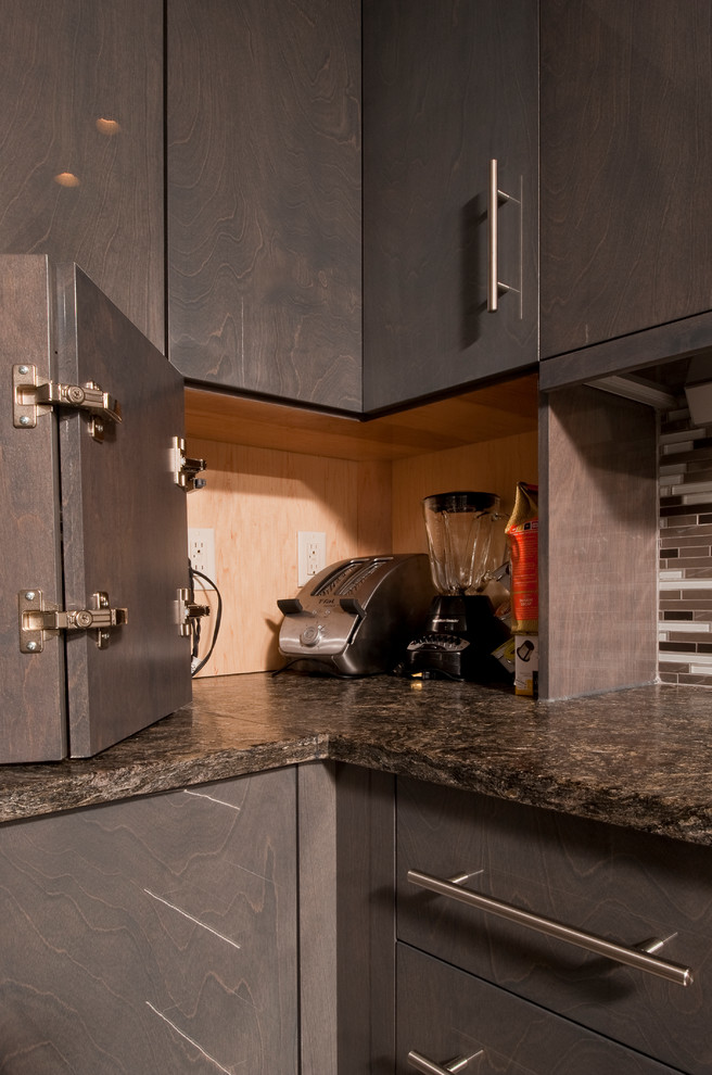 Accessorizing Kitchen with appliance hide-ways - Contemporain - Cuisine ...