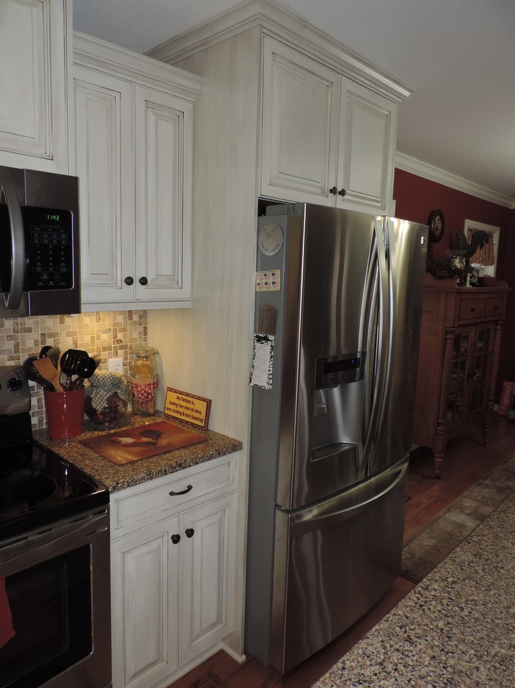 Adrian Farmhouse - Farmhouse - Kitchen - Kansas City - by Decker ...