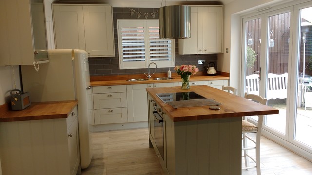 An Innova Linwood Mussel Shaker Kitchen - Real Customer Kitchens ...
