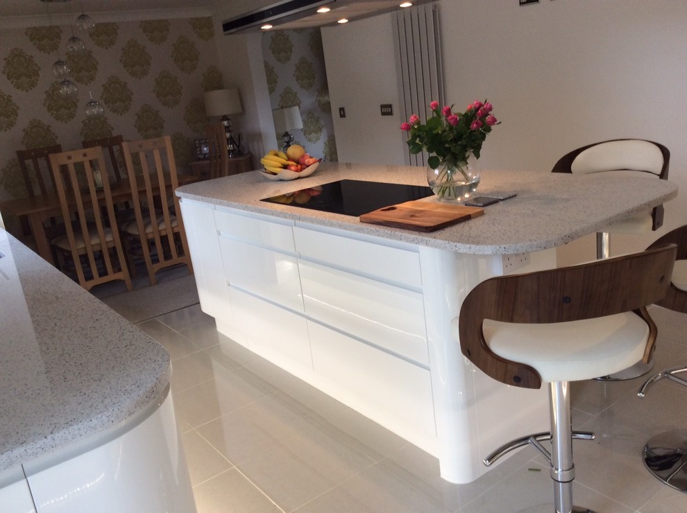 An Innova Luca Gloss White Handleless Kitchen - Real Customer Kitchens ...