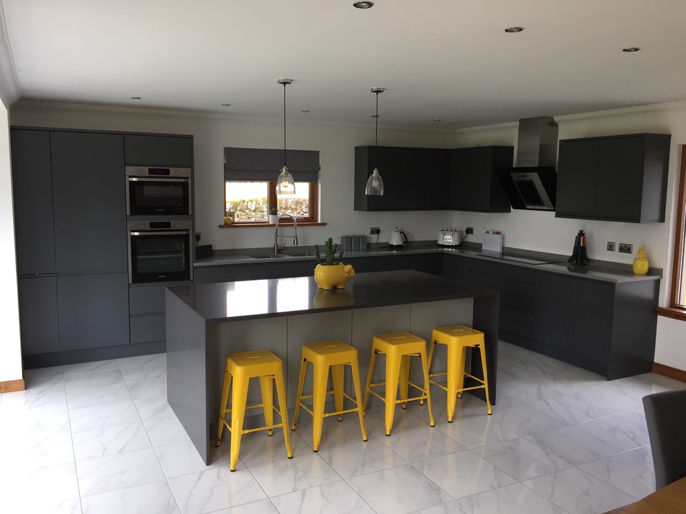 An Innova Luca Graphite Handleless Kitchen - Real Customer Kitchens ...