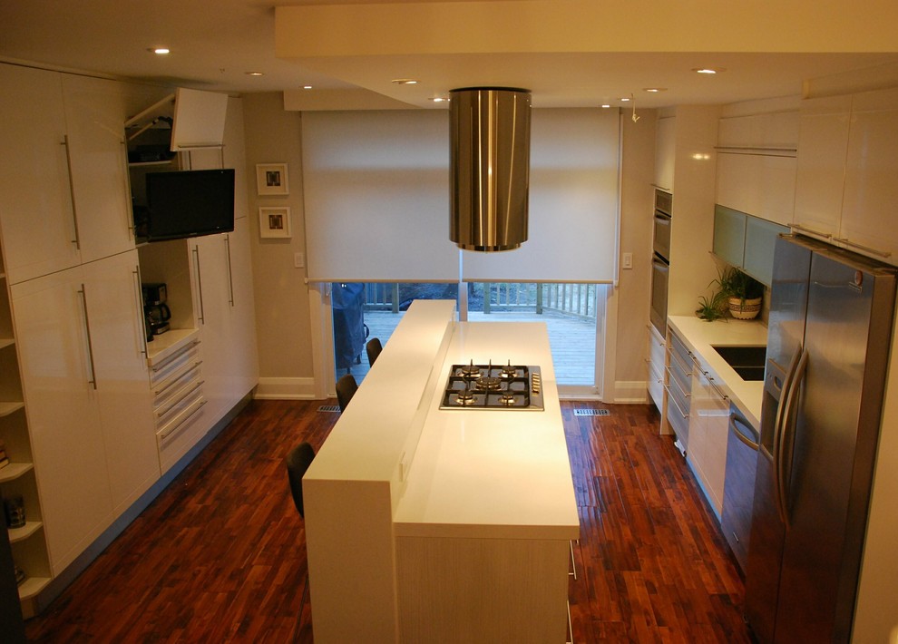 Angelika with TV - Modern - Kitchen - Toronto - by SVEA KITCHENS | Houzz
